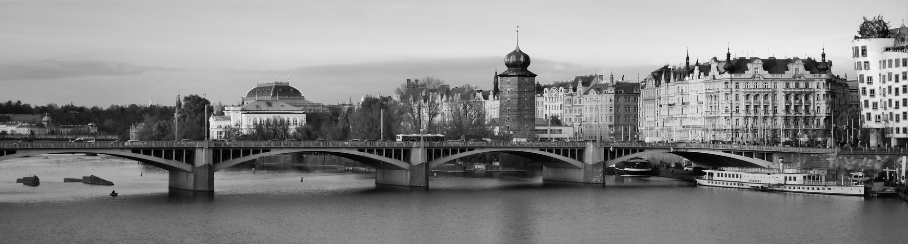 View From A Bridge Foto & Bild | art, city, street Bilder auf fotocommunity