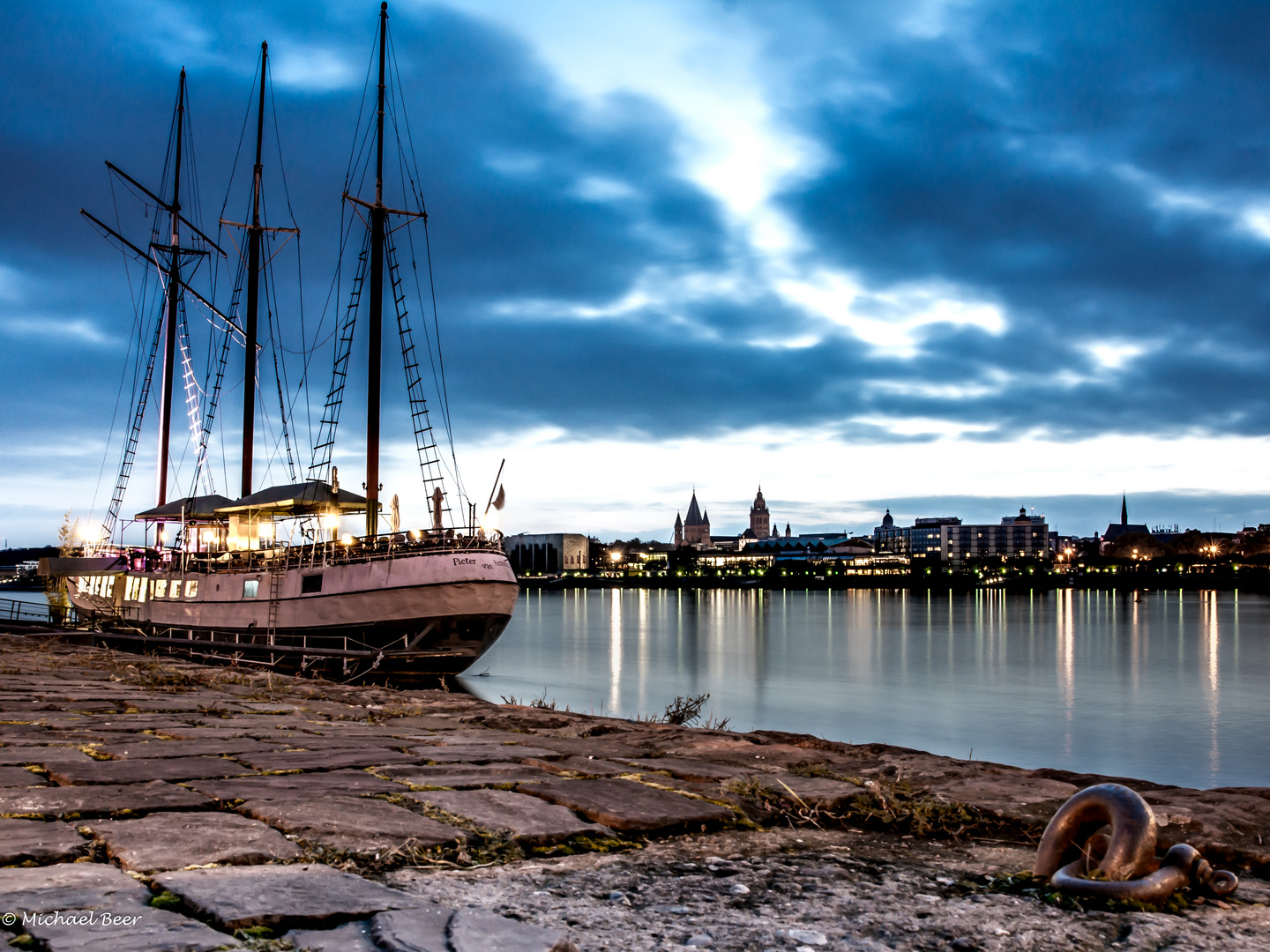 View of ship and Mainz in sunset Foto & Bild | architecture, cityscape ...