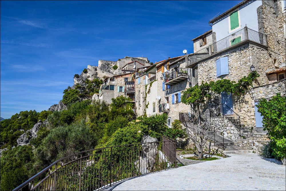 Village des Alpes Maritimes photo et image | paysages, paysages de ...