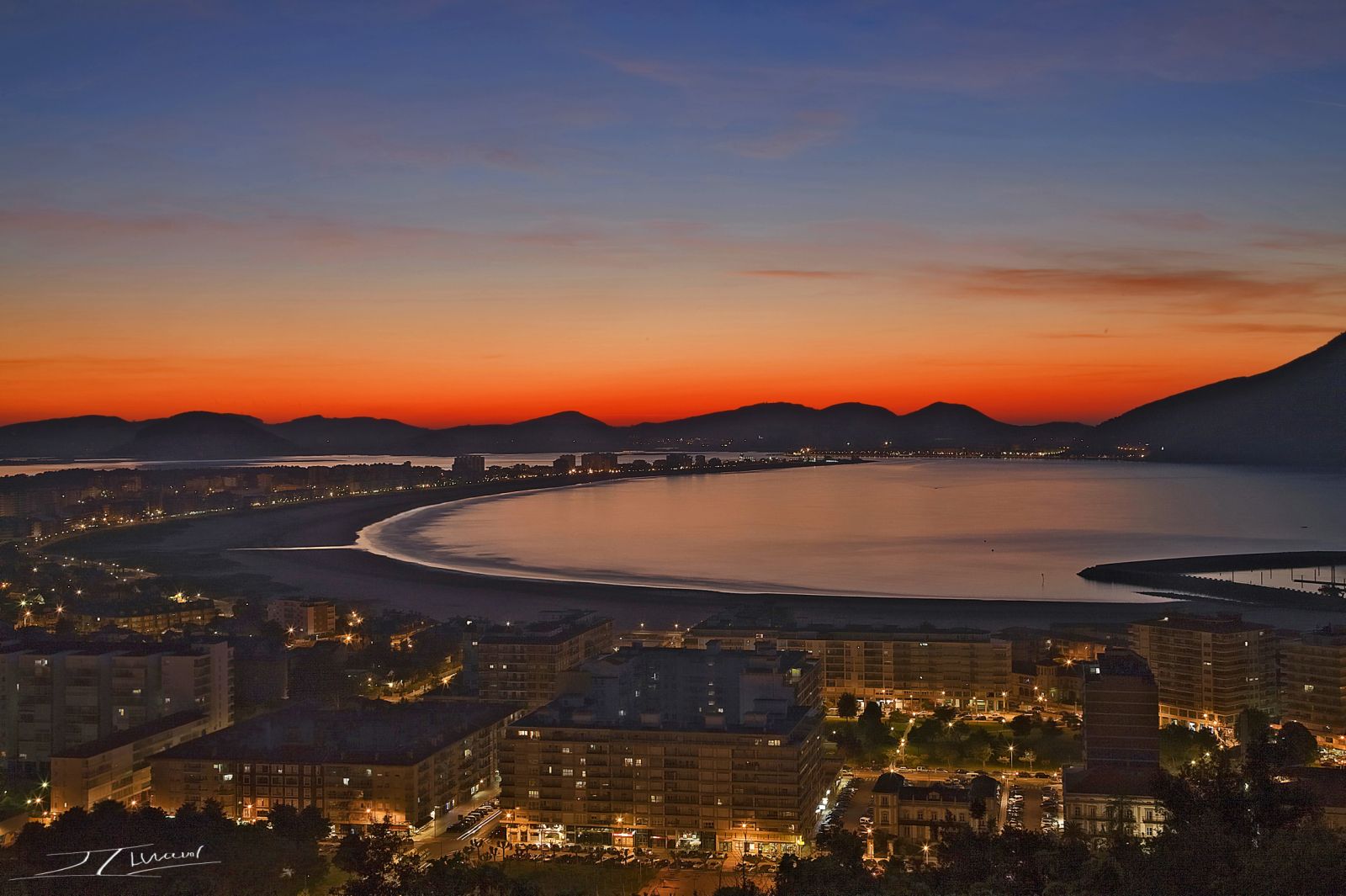 Vista de la playa de Laredo al anochecer Imagen & Foto | técnicas ...