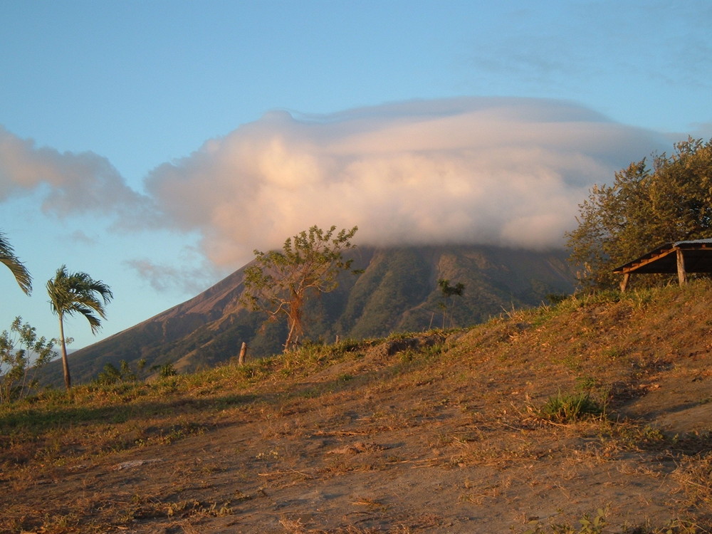 Volcan Concepción in der untergehenden Sonne Foto & Bild | north ...
