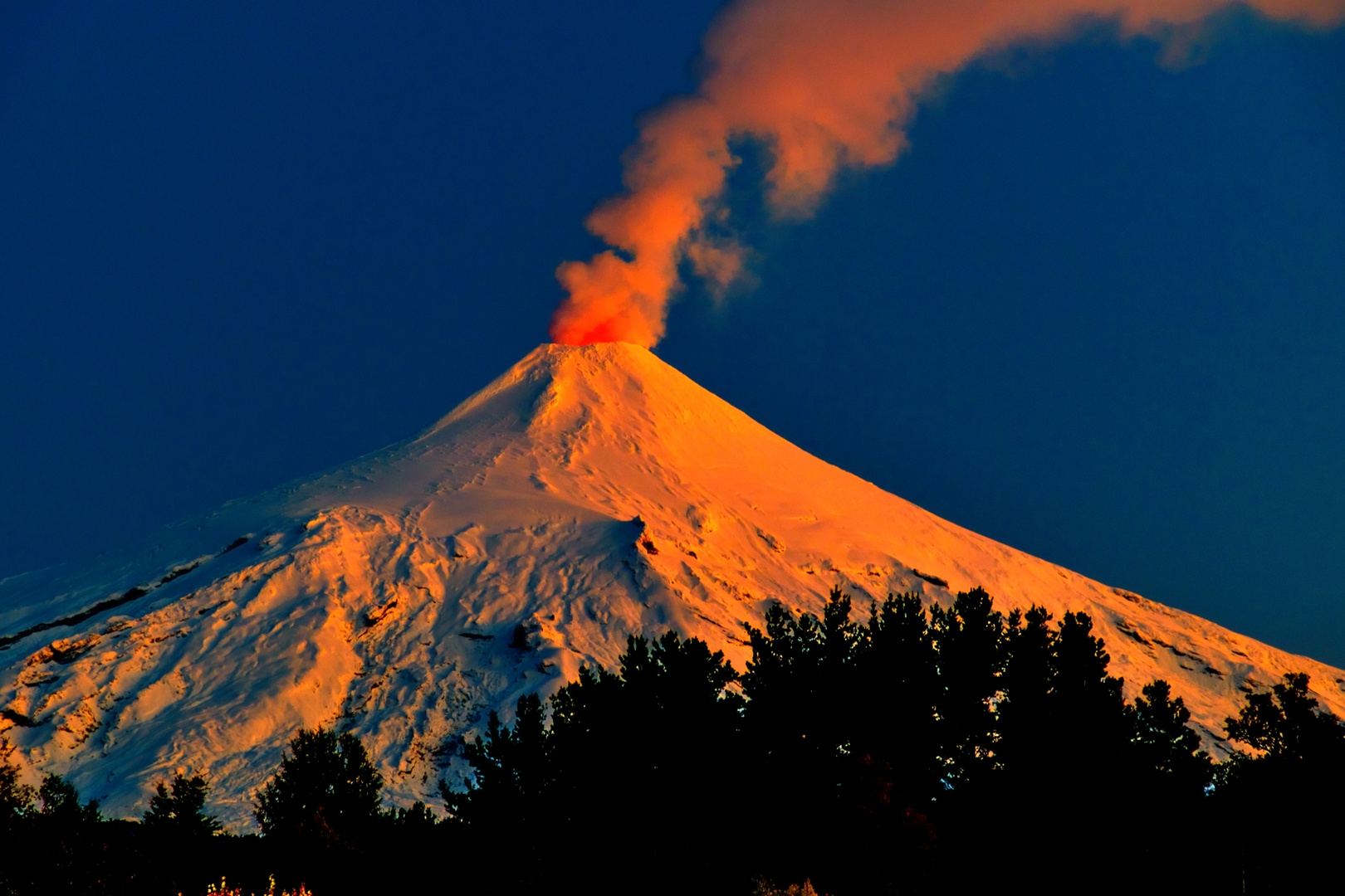 Volcán Villlarrica Imagen & Foto | world, chile. pucón. volcán ...