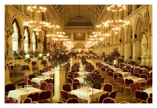Volkshalle im Wiener Rathaus zum Blumenball Foto & Bild | architektur ...