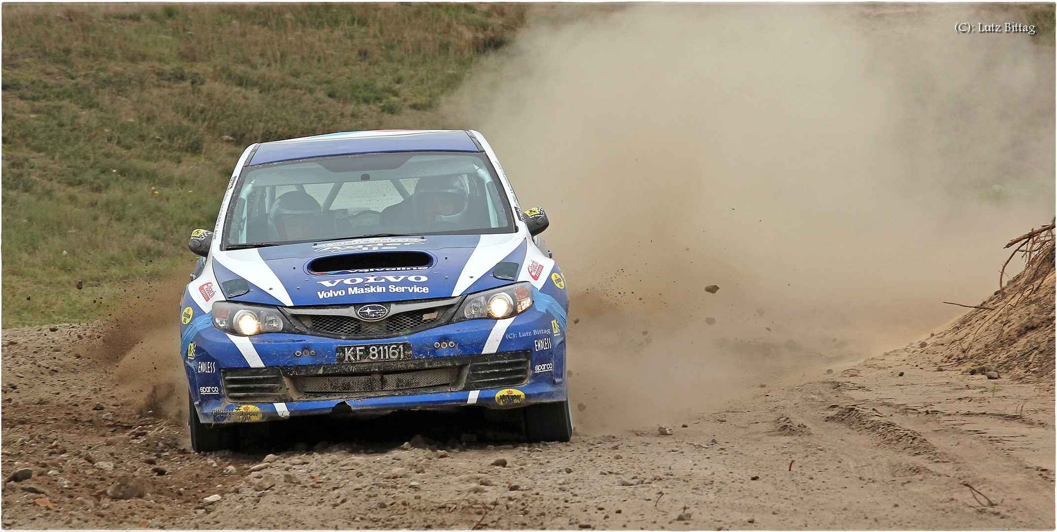 Volvo auf Subaru Foto & Bild | sport, blau, dynamik Bilder auf ...