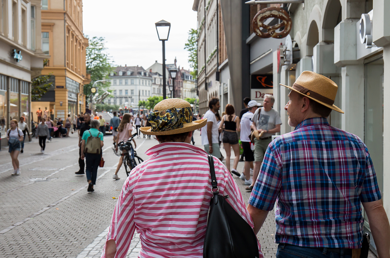 von hinten Foto & Bild | erwachsene menschen, streetfotografie mit menschen, alltagsereignisse ...