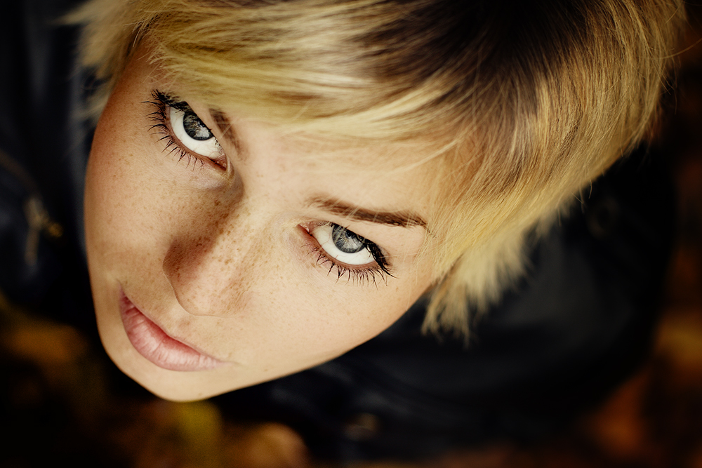 *von oben kommt..* Foto & Bild | portrait, portrait frauen, outdoor Bilder auf fotocommunity