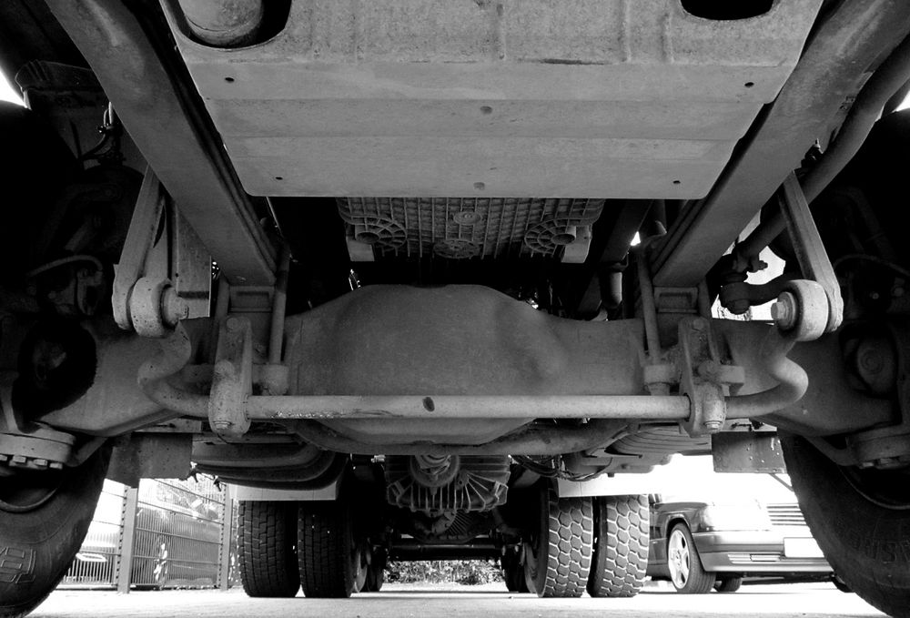 von Unten .. Foto & Bild | straße, autos, lkw Bilder auf fotocommunity