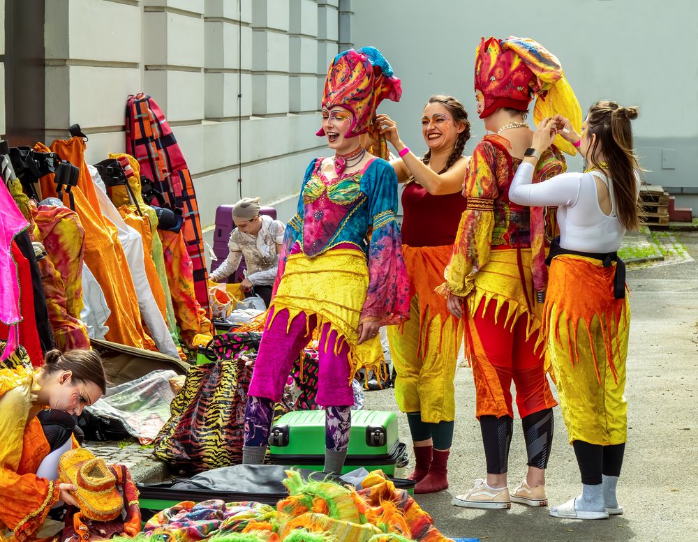 Vor dem Auftritt Foto & Bild | streetfotografie mit menschen, fashion, kunstfotografie & kultur ...