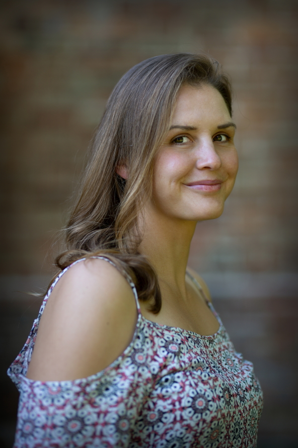 Vor der Backsteinwand Foto & Bild | erwachsene menschen, portraits erwachsener, portrait Bilder ...