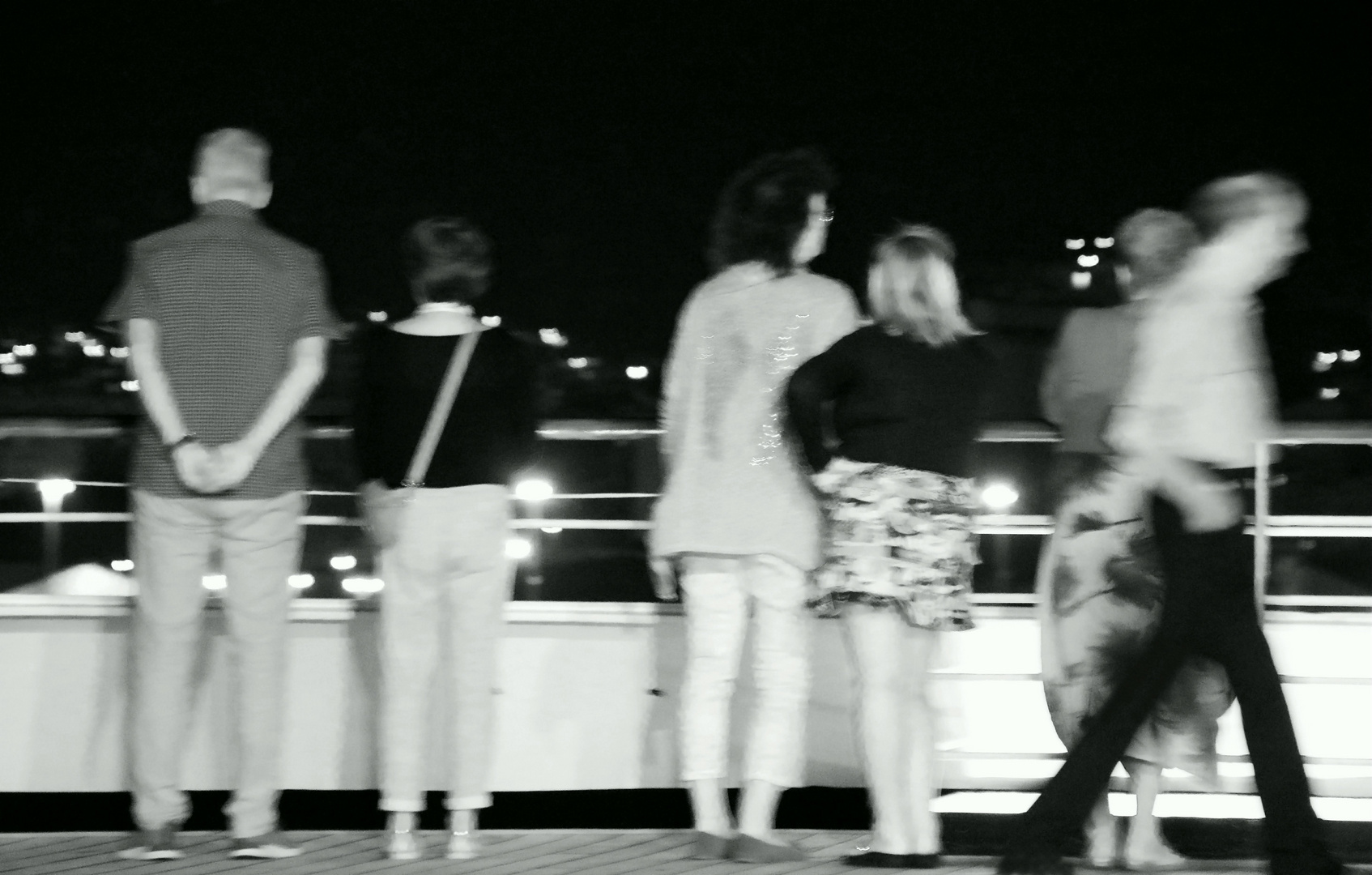 Vorbeigehen Foto & Bild | emotionen, gleichmut, fotos Bilder auf ...