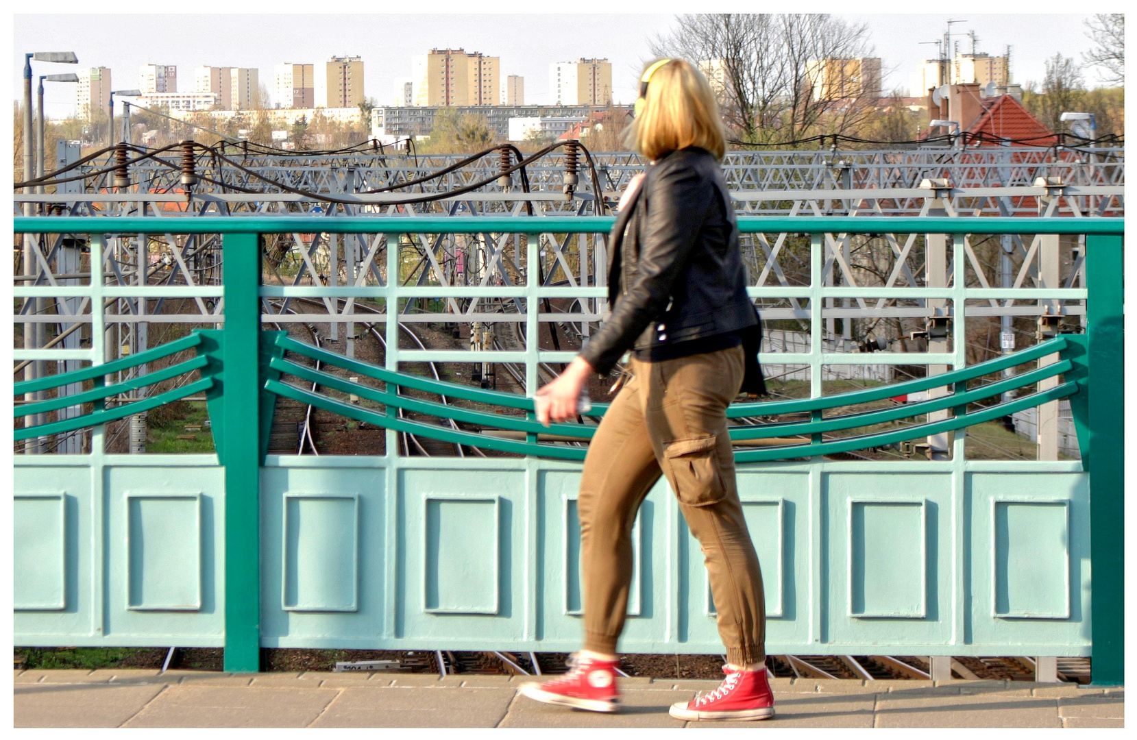 vorbeigehen. Foto & Bild | architektur, erwachsene, europe Bilder auf ...