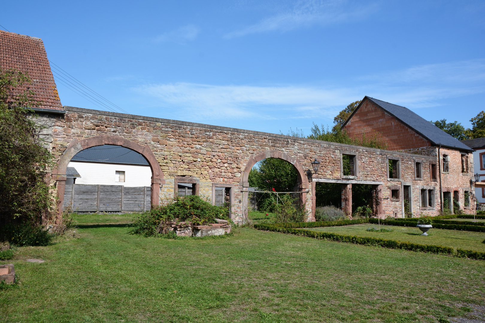 Vorburg des Schlosses Münchweiler, bei Wadern Foto & Bild | architektur ...