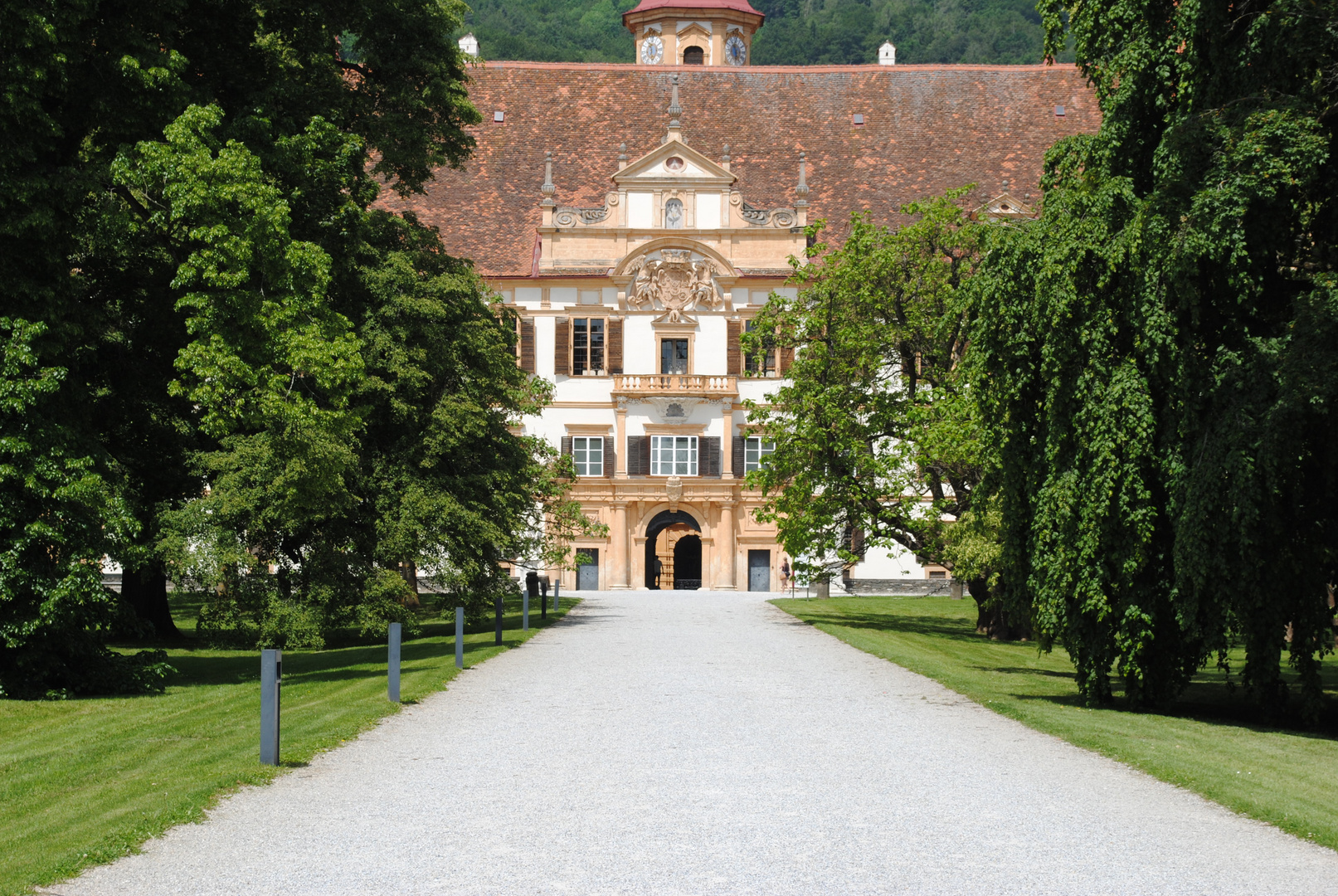 Vorderansicht Schloss Eggenberg Foto & Bild | landschaft, natur Bilder ...