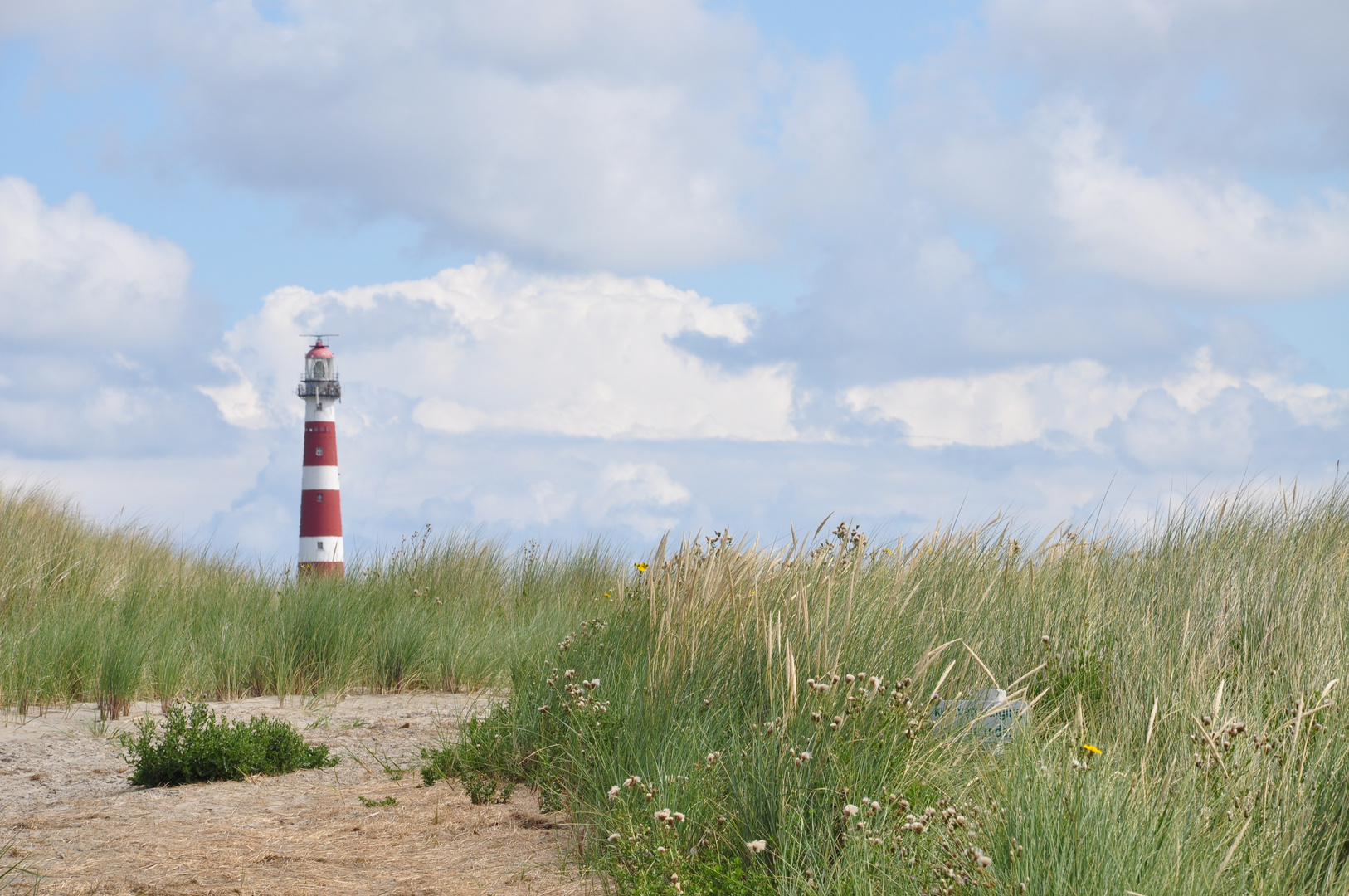 Vuurtoren van Ameland vom Strand Foto & Bild | landschaft, meer ...