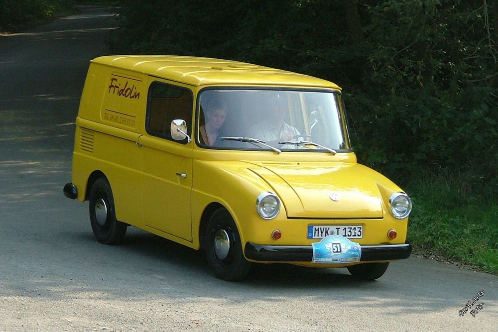 VW Fridolin kommt in Postgelb Foto & Bild | alt, straße, oldtimer ...