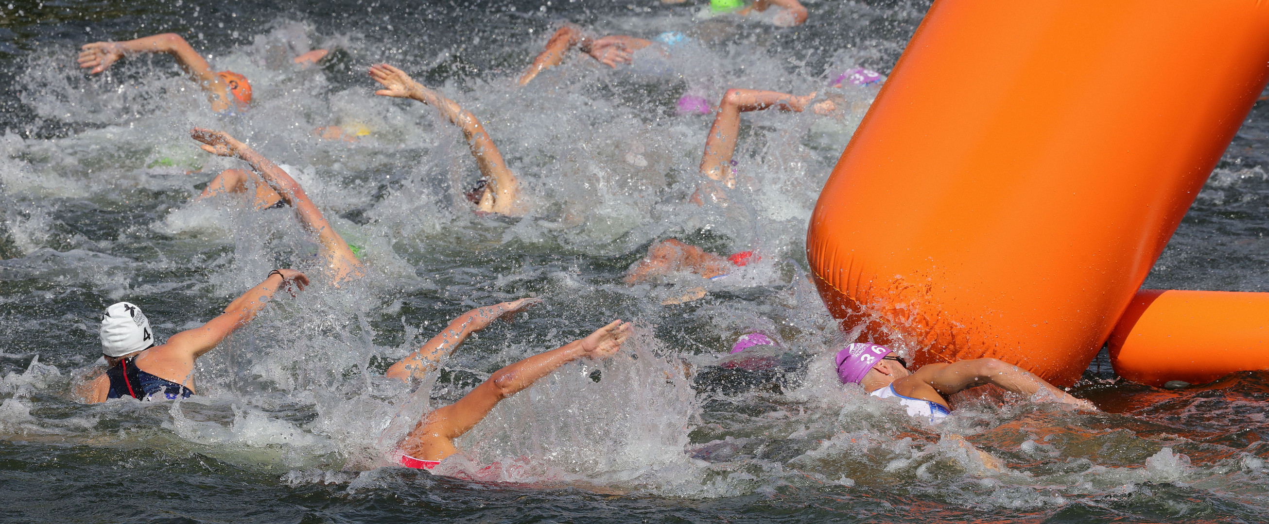 W A S S E R G Y M N A S T I K Foto Bild Sport M nchen w-a-s-s-e-r-g-y-m-n-a-s-t-i-k-foto-bild-sport-m-nchen