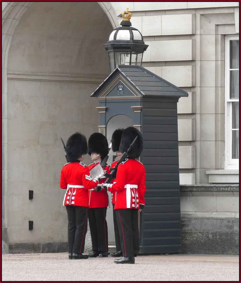 Wache am Buckingham Palast Foto & Bild | london, world, rot Bilder auf ...