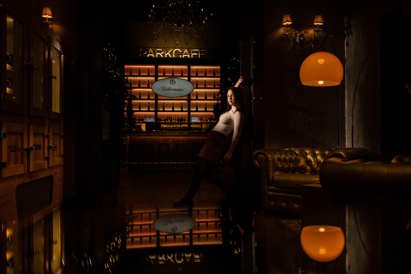 Waiting at the bar Foto & Bild | erwachsene menschen, fotos, people ...