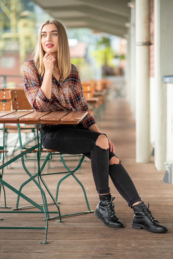 Waiting Foto & Bild | portrait, portrait frauen, outdoor Bilder auf ...