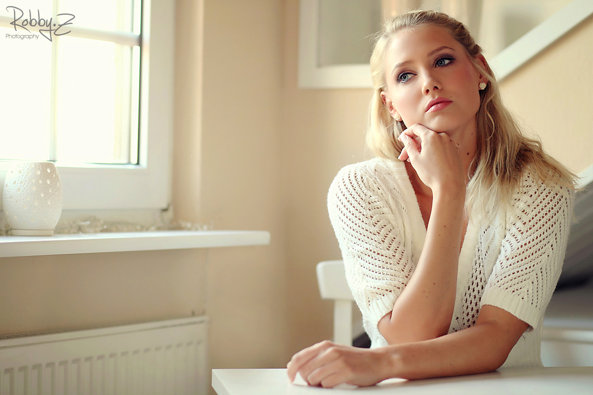 ~Waiting for...~ Foto & Bild | portrait, portrait frauen, indoor Bilder ...