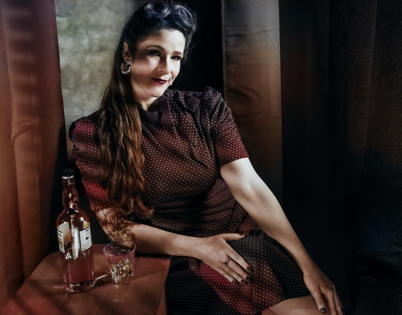 Waiting for Sam Spade Foto & Bild | portrait, portrait frauen, studio ...