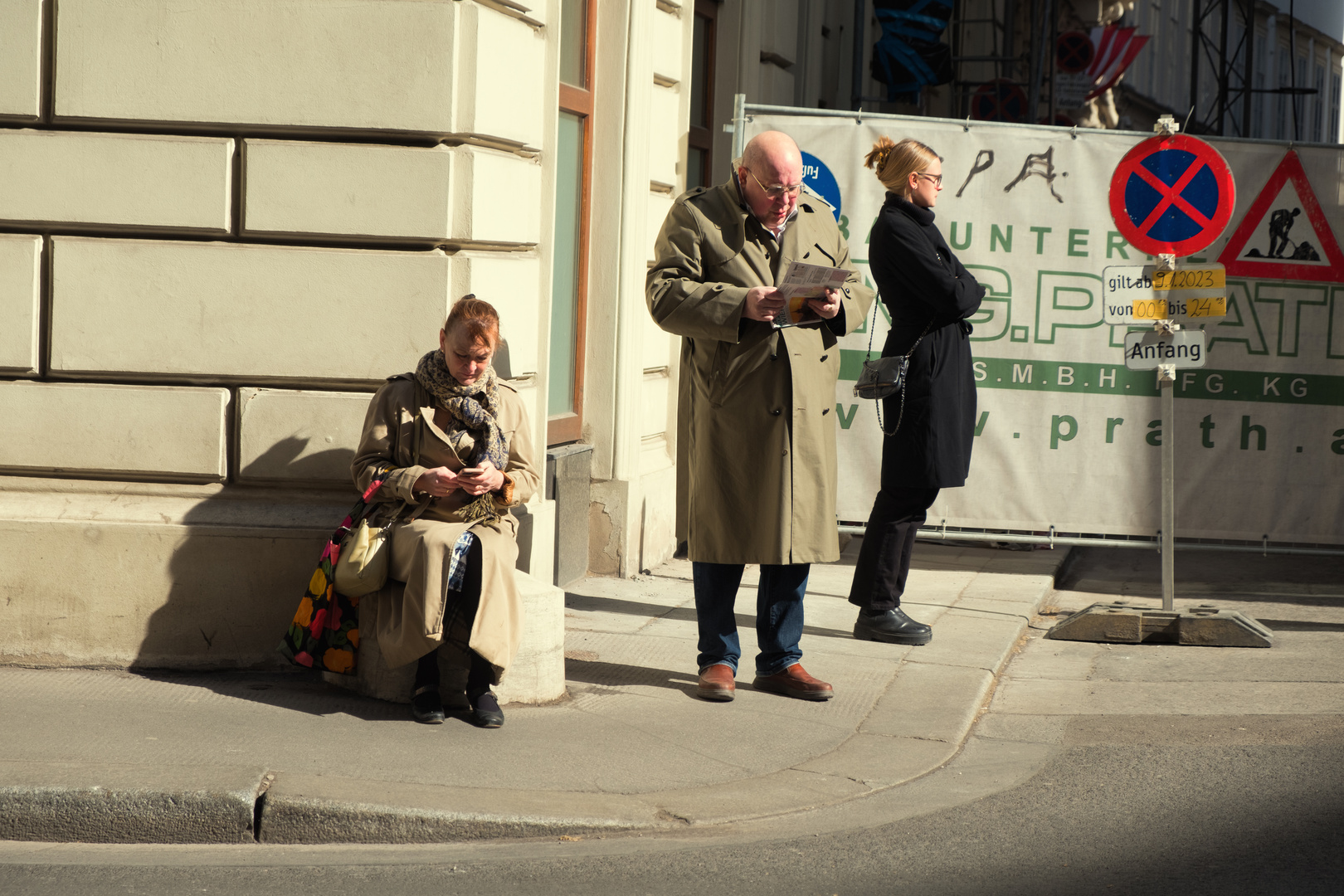 Waiting scene Foto & Bild | streetfotografie mit menschen ...