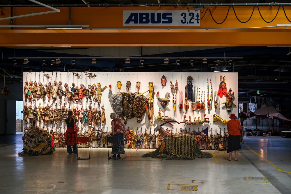 Wall of Puppets 01 Foto & Bild | erwachsene menschen, deutschland ...