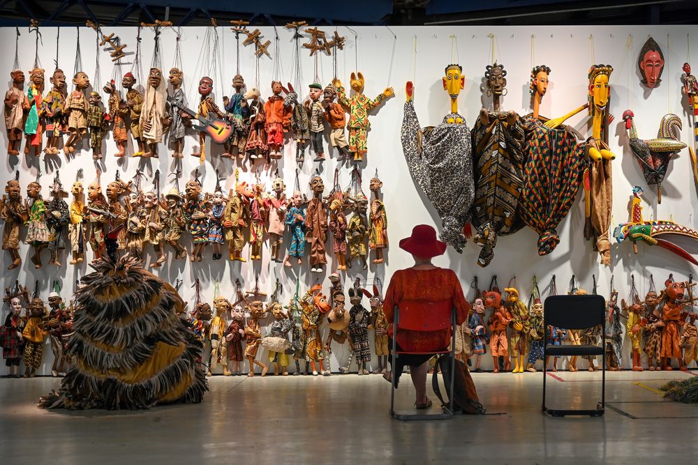 Wall of Puppets 02 Foto & Bild | erwachsene menschen, deutschland ...