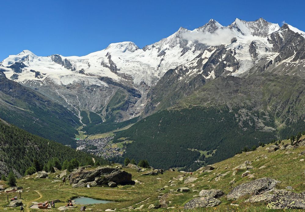 Walliser Alpen und Tiefblick auf Saas Fee Foto & Bild | natur, saastal ...