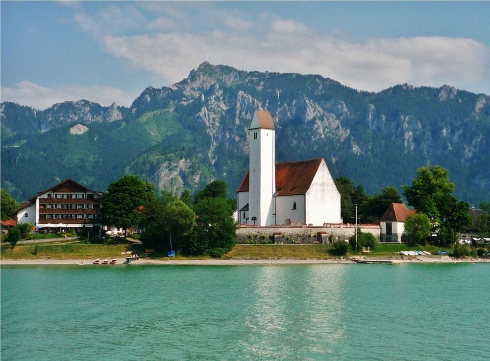 Waltenhofen am Forggensee: Pfarrkirche St. Maria und Florian gegen ...