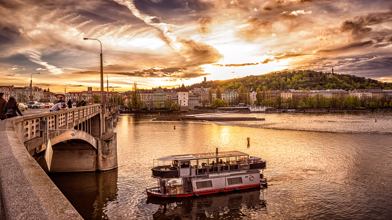 warme Stimmung auf der Moldau Foto & Bild | sonnenuntergang, prag ...