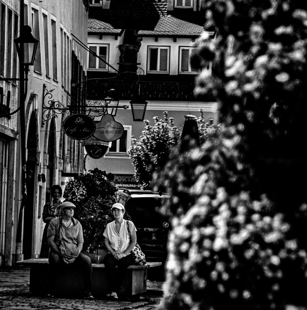 Warten Foto & Bild | streetfotografie mit menschen, street: spontane portraits, fotos Bilder auf ...