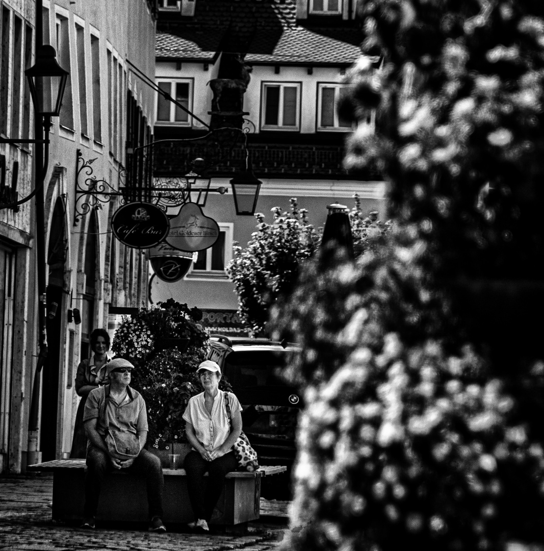 Warten Foto & Bild | streetfotografie mit menschen, street: spontane portraits, fotos Bilder auf ...