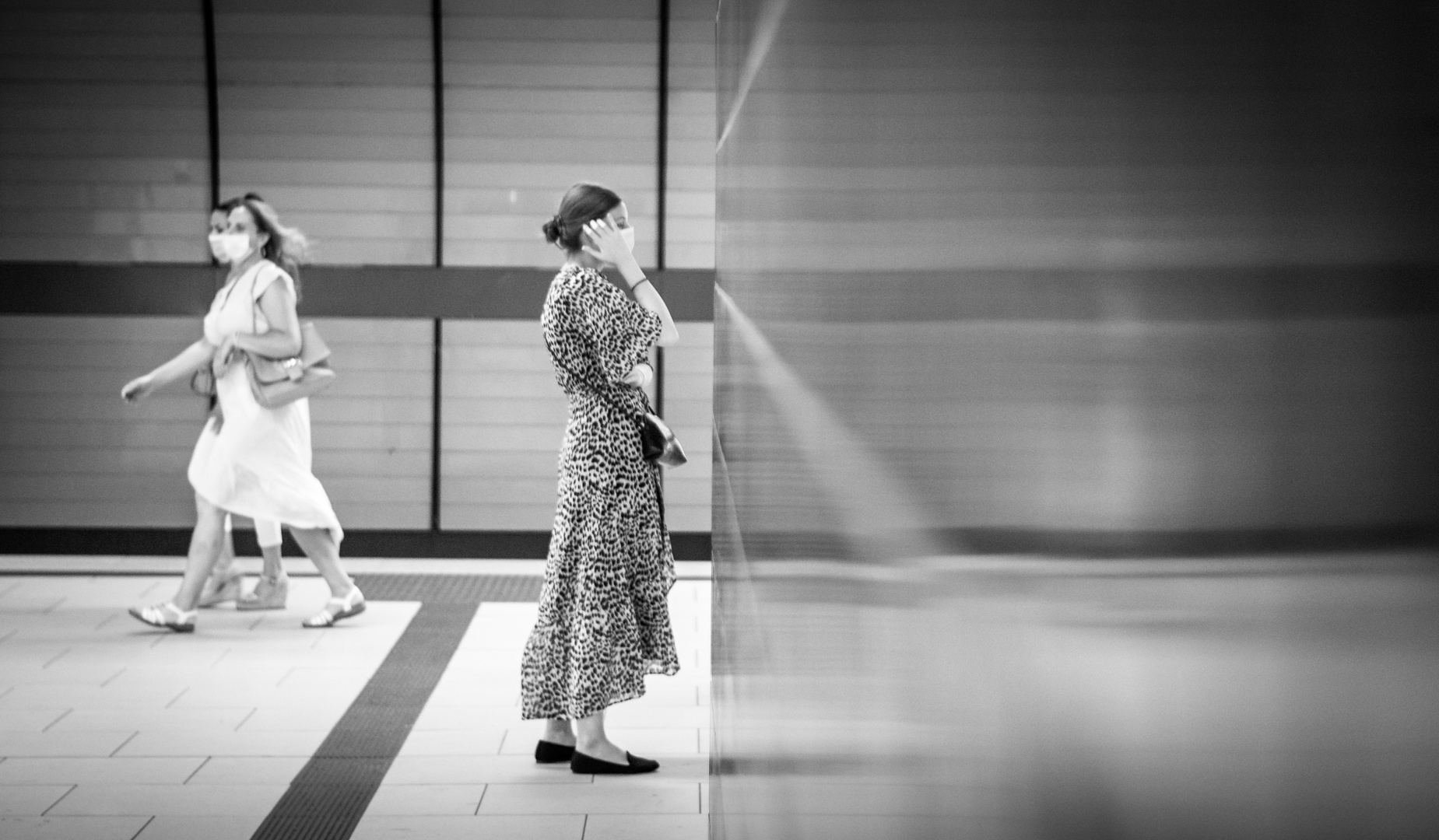 Wartende Foto & Bild | streetfotografie mit menschen, menschen Bilder auf fotocommunity