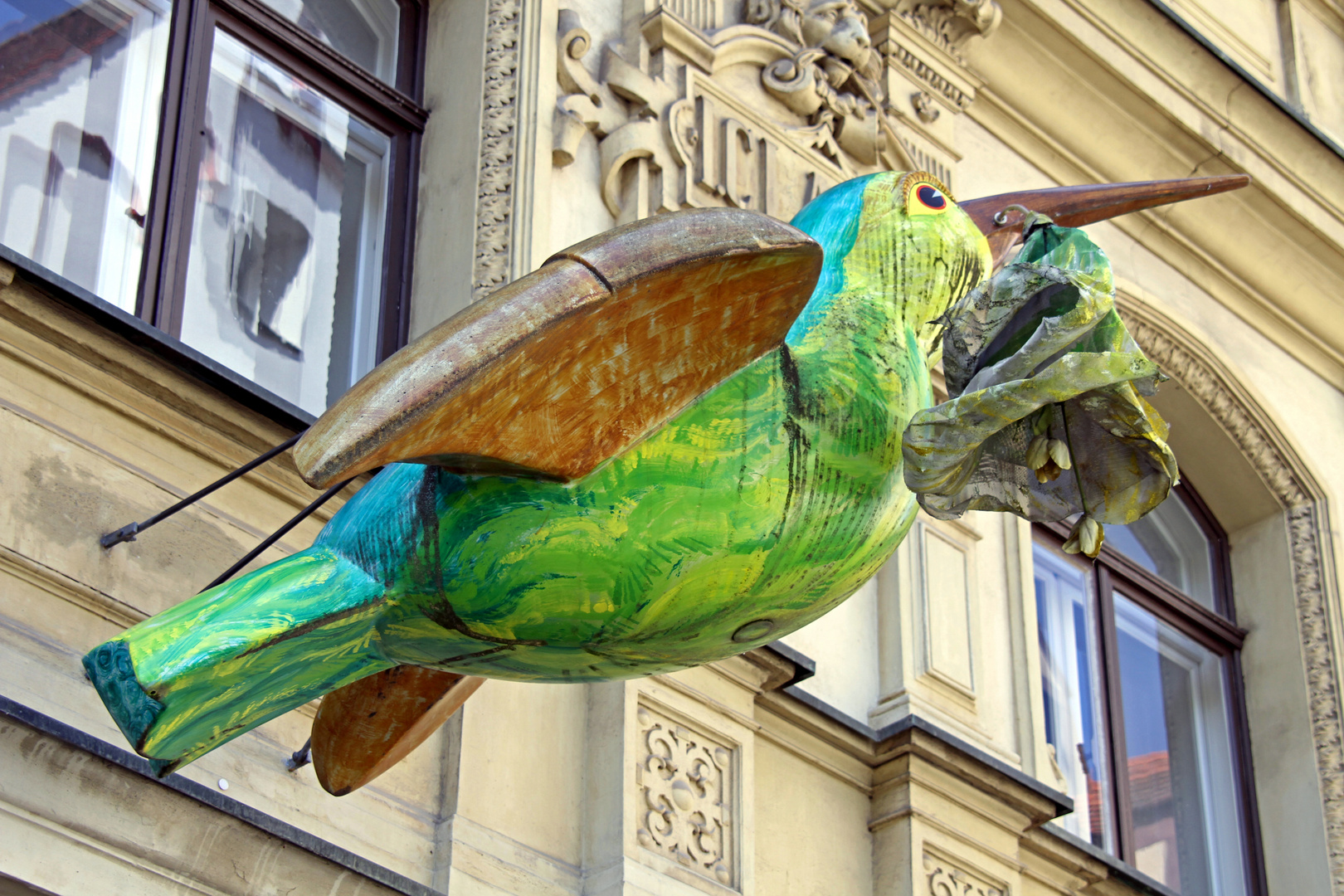 Was hat den der Ulmer Spatz in seinem Schnabel??? Foto & Bild ...