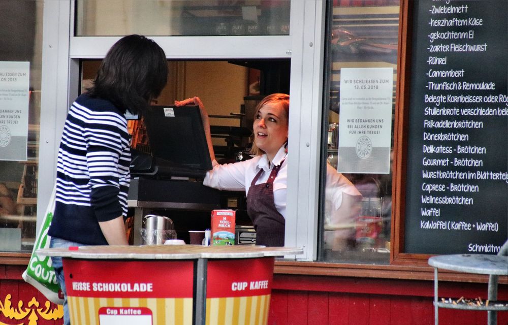 Was kann ich Ihnen anbieten? Foto & Bild | people, street, outdoor ...