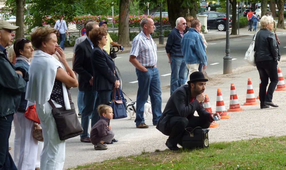 Was kann so interessant sein ... ? Foto & Bild | erwachsene, menschen ...