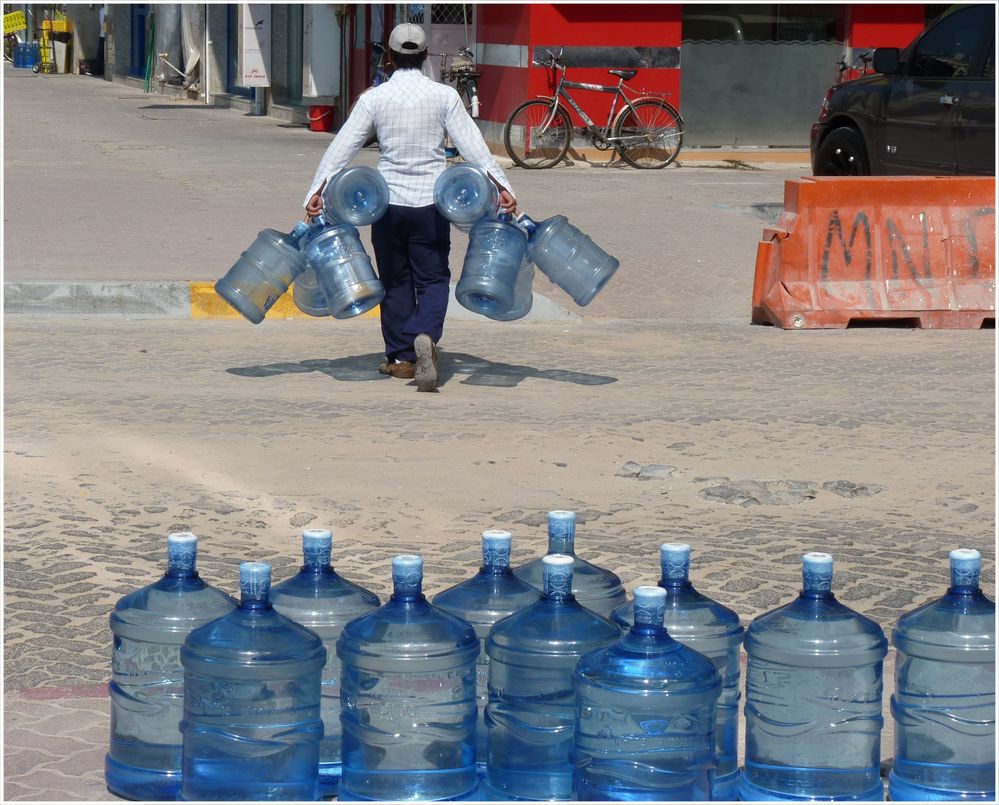 Wasser ist Leben Foto & Bild | street, world, dokumentation Bilder auf fotocommunity