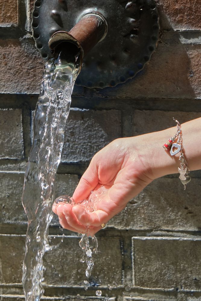 Wasser, klar und rein Foto & Bild | körperdetails, hände, wasser Bilder ...