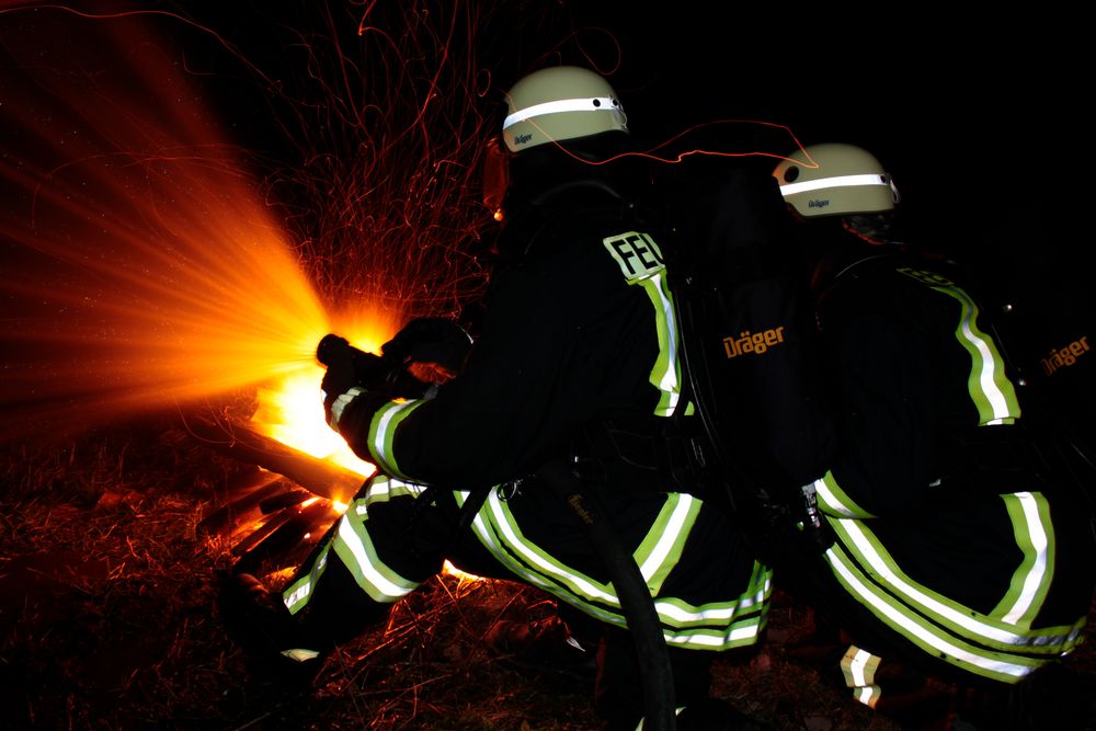 Wasser vs. Feuer Foto & Bild | experimente, wasser, farben Bilder auf ... Wasser vs. Feuer Foto & Bild | experimente, wasser, farben Bilder auf ...