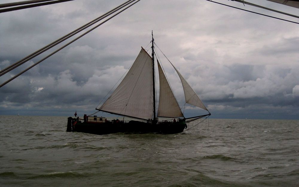 Wasser, Wind und Wolken Foto & Bild | sport, segeln, sommer Bilder auf ...