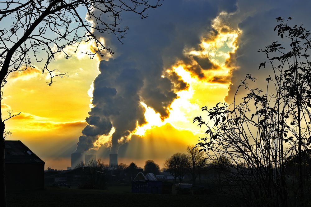 Wasserdampf am Abendhimmel ... Foto & Bild | sonnenuntergang, himmel ...