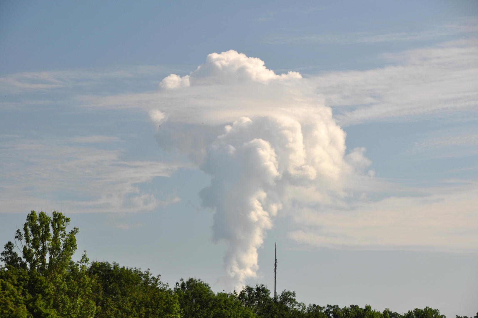 Wasserdampf aus Neckarwestheim/Atomkraftwerk Foto & Bild | sonstiges ...
