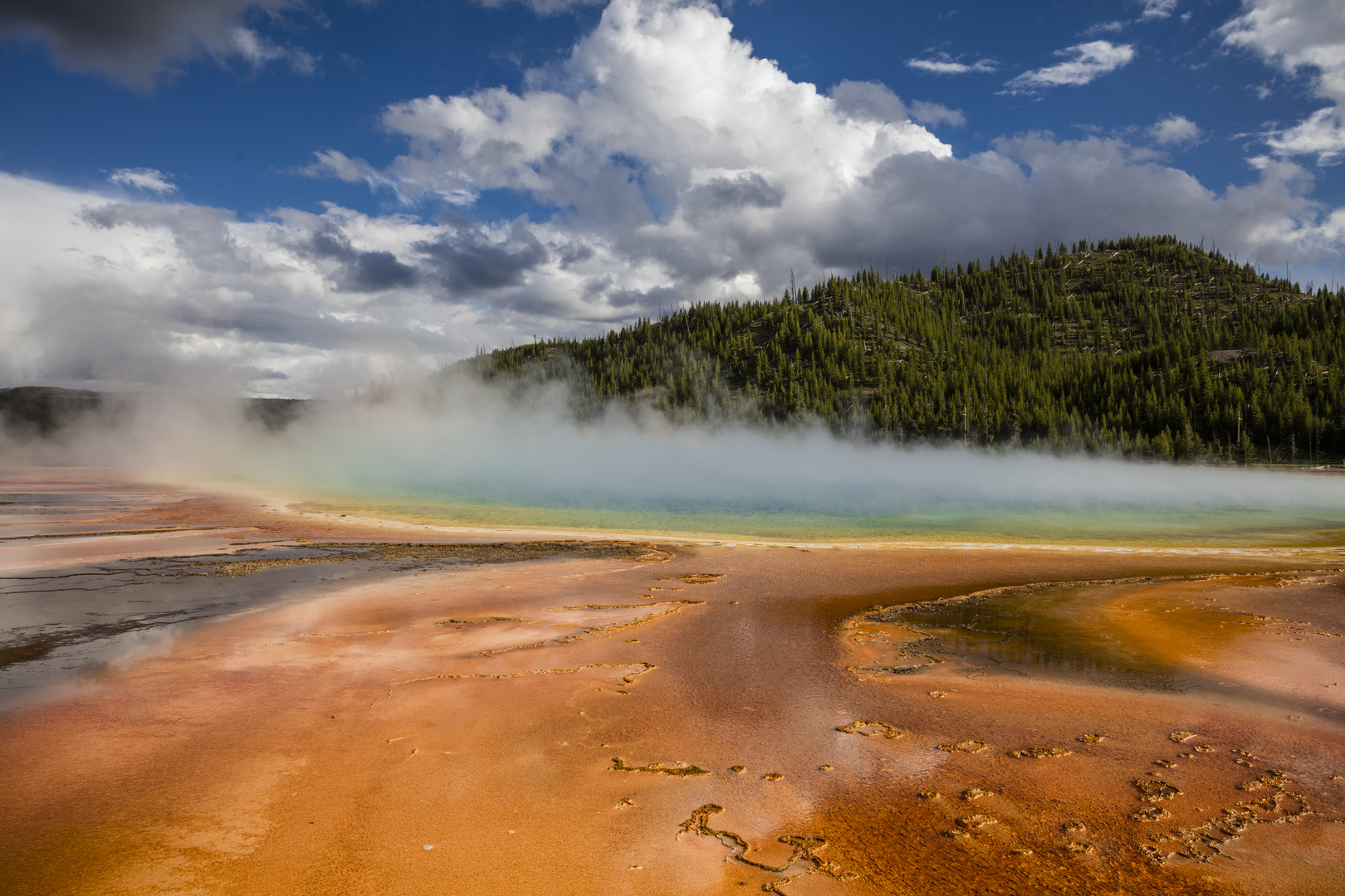Wasserdampf und Farbenexplosion m Midway Geyser Basin Foto & Bild ...