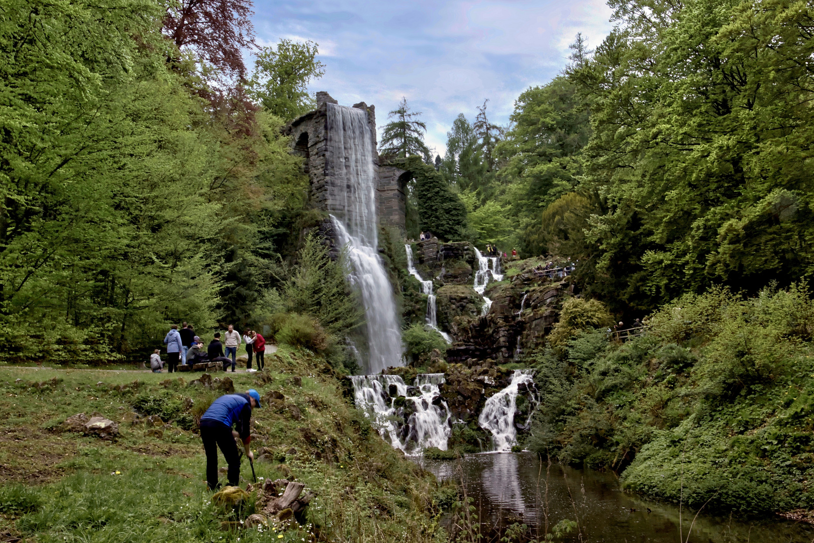 Wasserfall im Bergpark Wilhelmshöhe. Foto & Bild | erwachsene menschen ...
