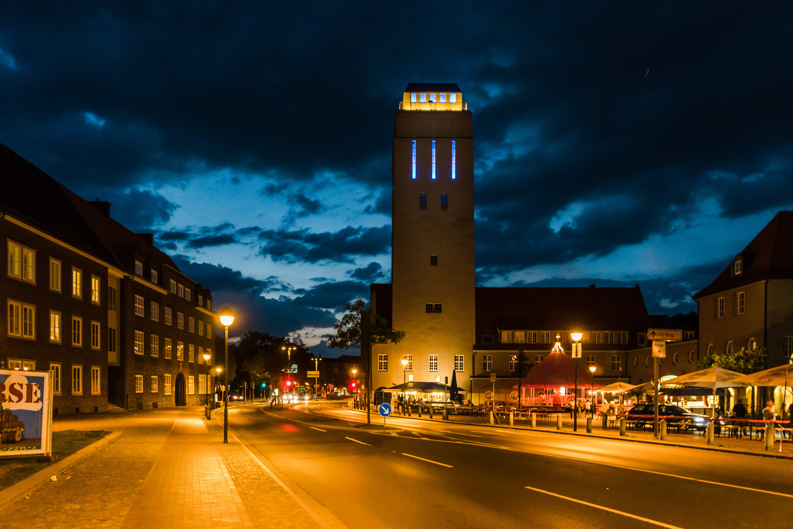 Wasserturm Delmenhorst Foto & Bild | sonnenuntergang, nacht, abend ...