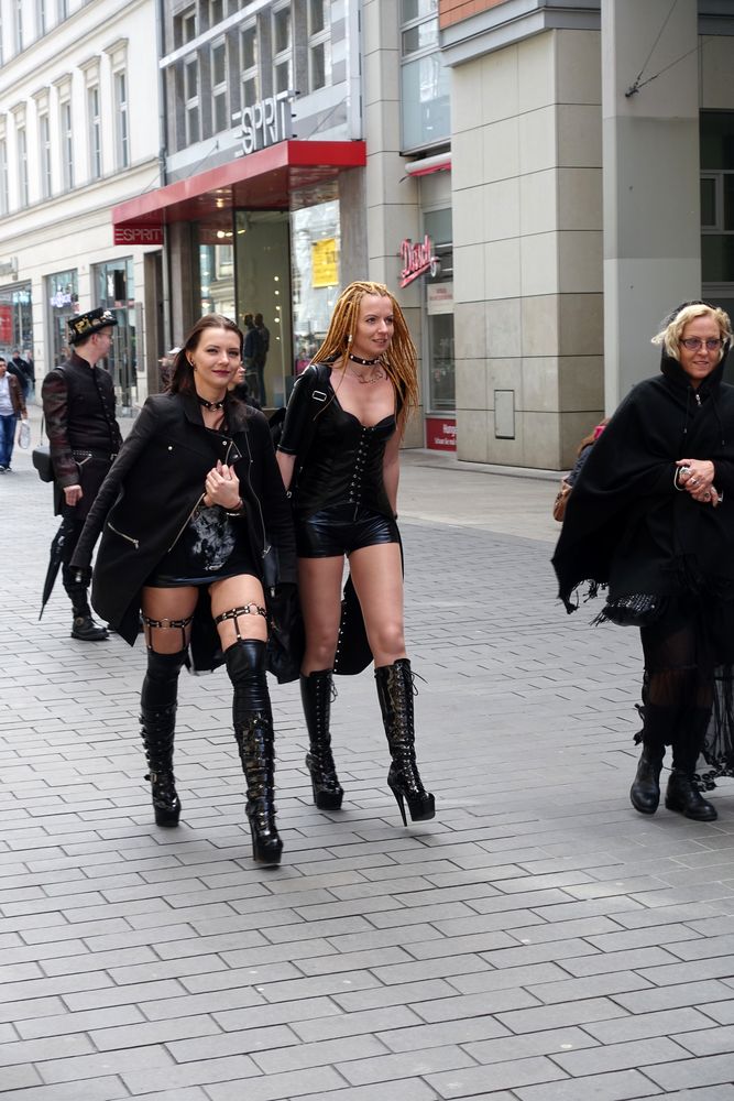 Wave-Gotik-Treffen in Leipzig, 12. - 17.5.2016, Bild 47 Foto & Bild | erwachsene menschen ...