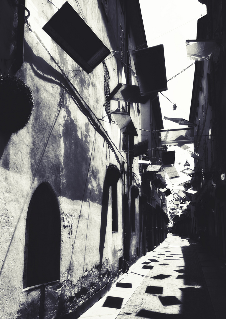 We Are One (mirror split up into pieces) Foto & Bild | fotos, city ...