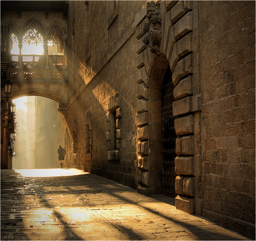 Weg ins Licht Foto & Bild | architektur, stadtlandschaft, historisches Bilder auf fotocommunity