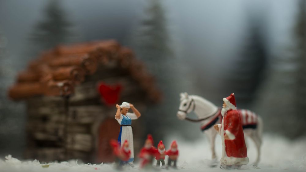 Weihnachten im Märchenwald - Schneewittchen Foto & Bild | stillleben, kunstfotografie & kultur ...